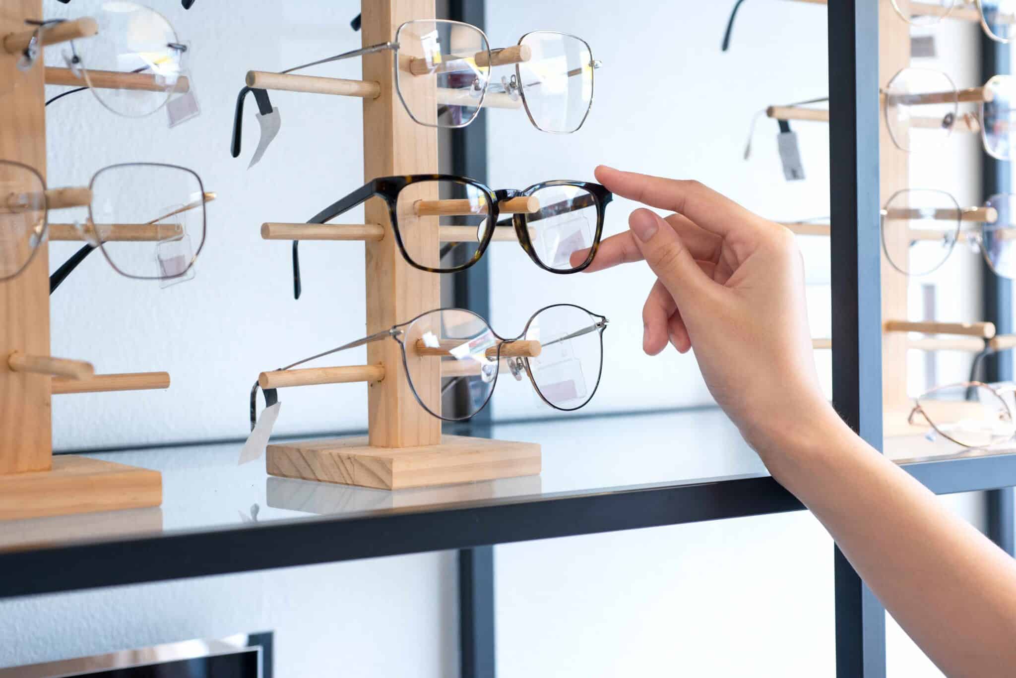 How vital are qualified optical dispensers? – Steven Daras (Part 1 ...